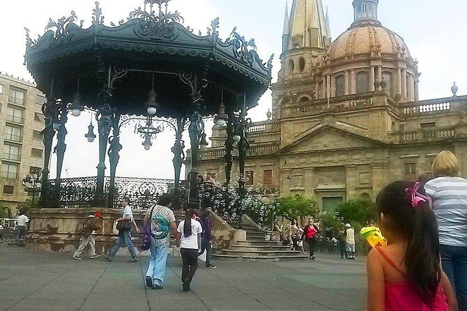 Mexican Muralism in Guadalajara. A Cultural PRIVATE TOUR - Transportation and Group Size
