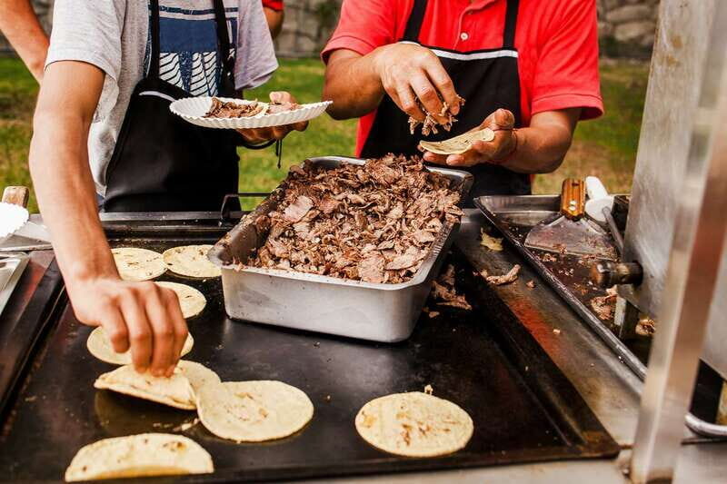 Mexico City: Old Town Food Tour of 7 Tastings & Secret Dish - The Experience: Setting, Guides, and Atmosphere