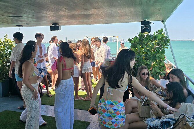 Miami NYE 2026 Yacht Party with Dinner, Open Bar & Fireworks - FAQ