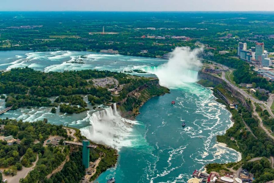 Montreal: 3-Day Toronto, Niagara Falls, Thousand Islands - Transportation & Accommodation