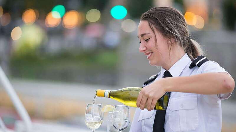 Montreal: Evening Cruise with DJ and Dance Floor - What Makes the Experience Special