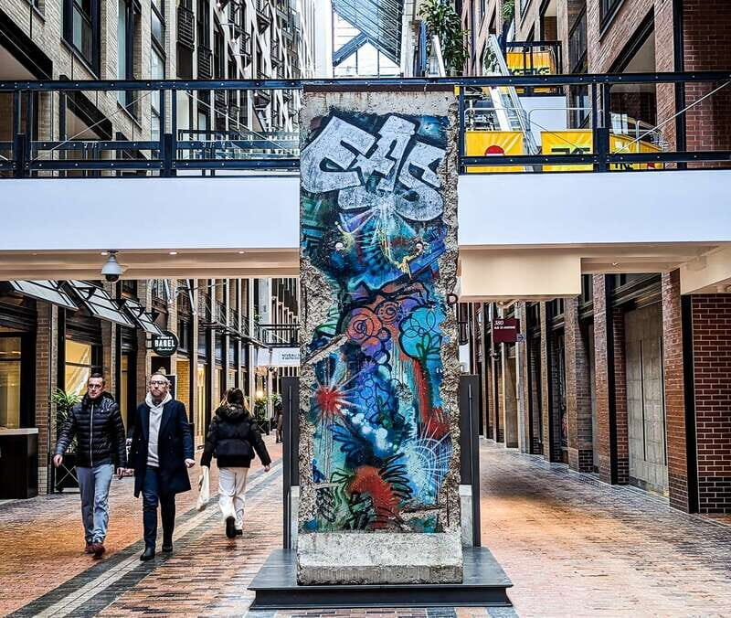 Montreal: RESO Underground City and Downtown Walking Tour - Discovering Montreal’s Hidden Underbelly