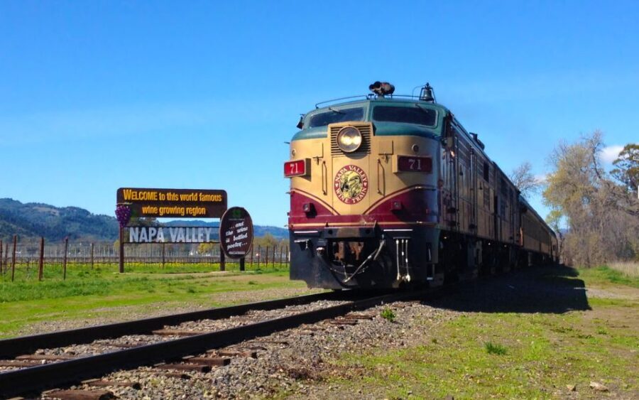 Napa Valley Wine Train: Gourmet Express Lunch or Dinner - Who Will Enjoy This the Most?