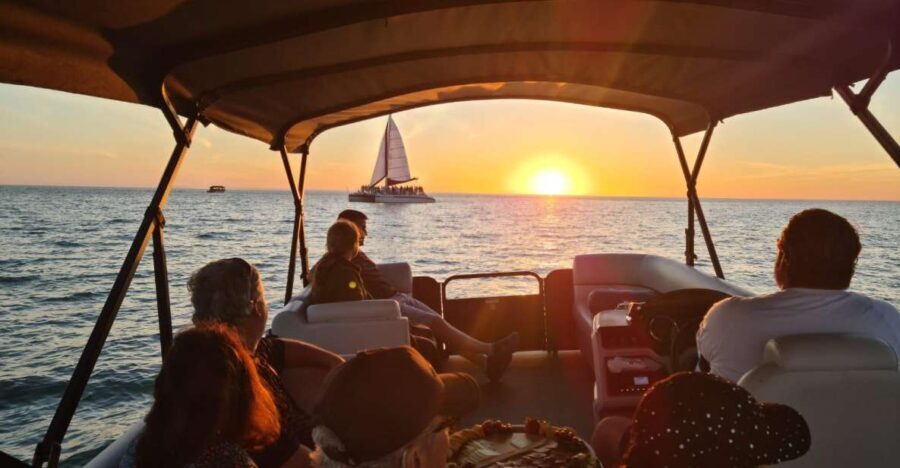Naples: Sunset Boat Tour with Snacks and Drinks - Practical Aspects: What You Need to Know