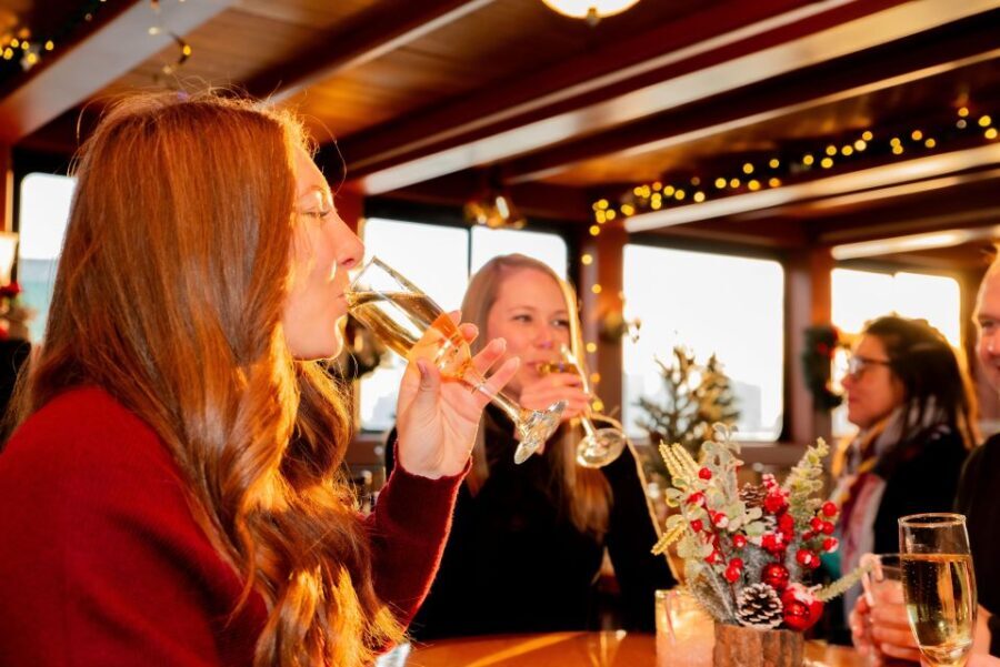 New York City: Holiday Jazz Classic Motor Yacht Cruise - Sightseeing highlights