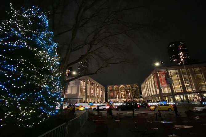 New York City Holiday Movie Sites and Lights Bus Tour - A Detailed Look at the Tour Experience