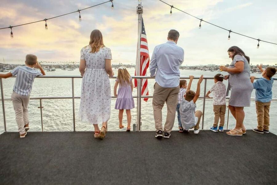 Newport Beach: City Cruises Weekend Dinner Cruise with DJ - The Cruise Experience: What to Expect