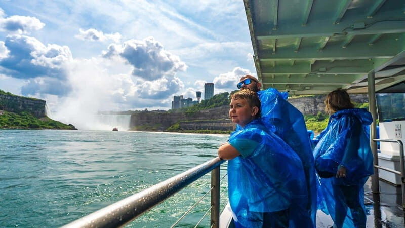 Niagara Falls: USA and Canada Tour with Boat Cruise + Lunch - The Experience and Its Value