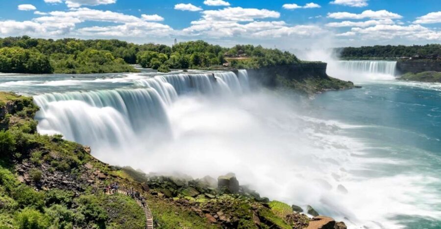 Niagara Falls Walking Tour with Maid of the Mist & Cave - The Guide: Knowledge and Personal Touch