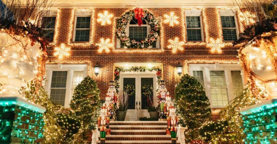 NYC: Dyker Heights Christmas Lights & Skyline View Bus Tour - Who Will Love This Tour?