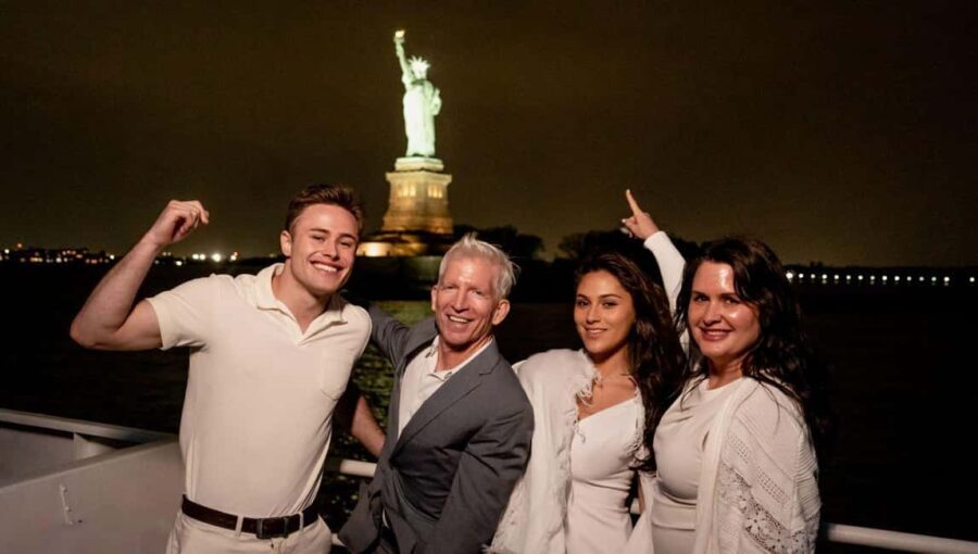 NYC: Manhattan Skyline Dining Cruise - What Reviewers Say