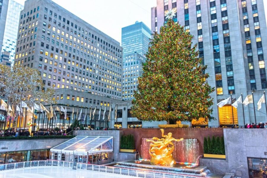 NYC: Midtown Holiday Donut and Hot Chocolate Adventure - Exploring Midtown Manhattan’s Holiday Charm