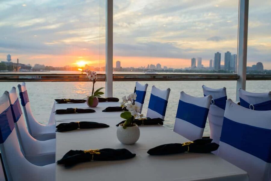 NYC: Valentine's Day Romantic Dinner Cruise - Who This Experience Suits Best