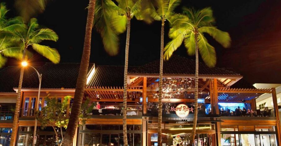 Oahu: Hard Rock Cafe Honolulu - The Meal and Atmosphere: What to Expect