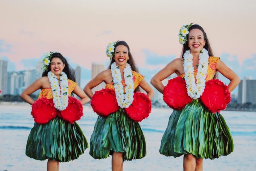 Oahu: Ka Moana Luau Dinner and Show at Aloha Tower - What Are the Highlights?