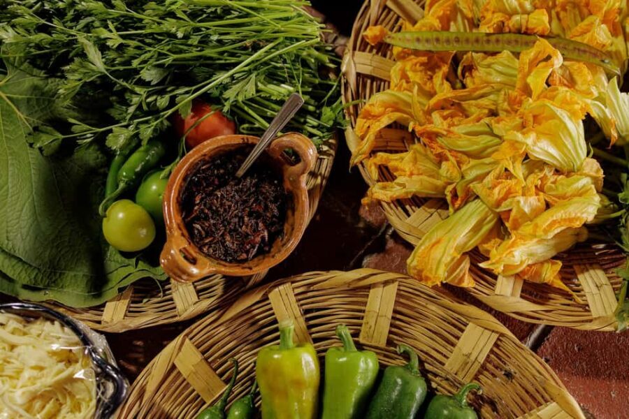 Oaxaca de Juarez: Traditional Oaxacan Cooking Class - Detailed Breakdown of the Itinerary