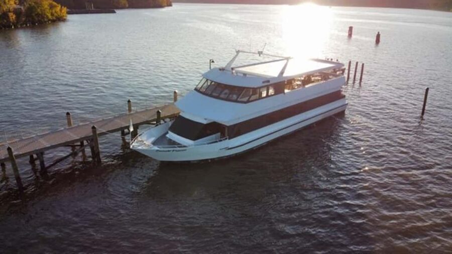 Peekskill, New York: Oktoberfest Cruise with Live Music - Authenticity and Atmosphere