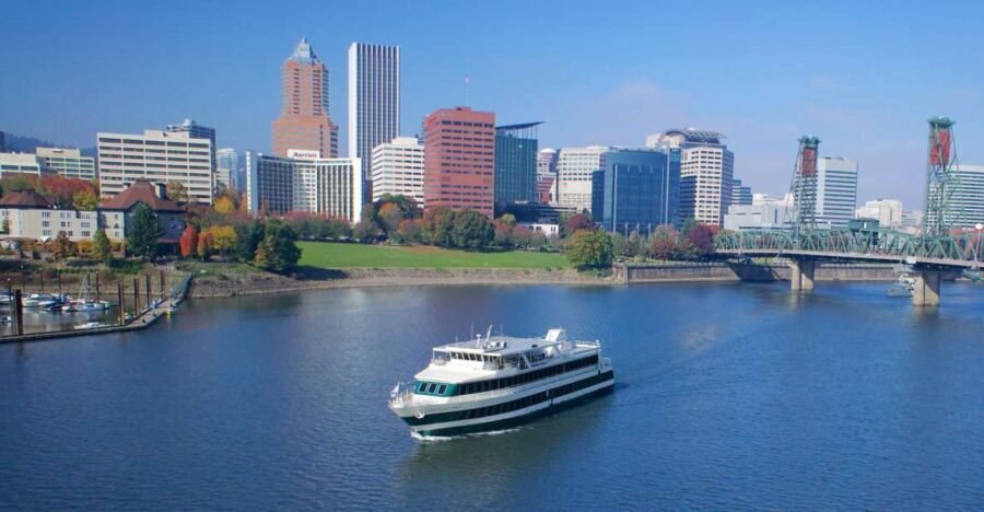 Portland: 2-hour Lunch Cruise on the Willamette River - Who Will Love This Experience?