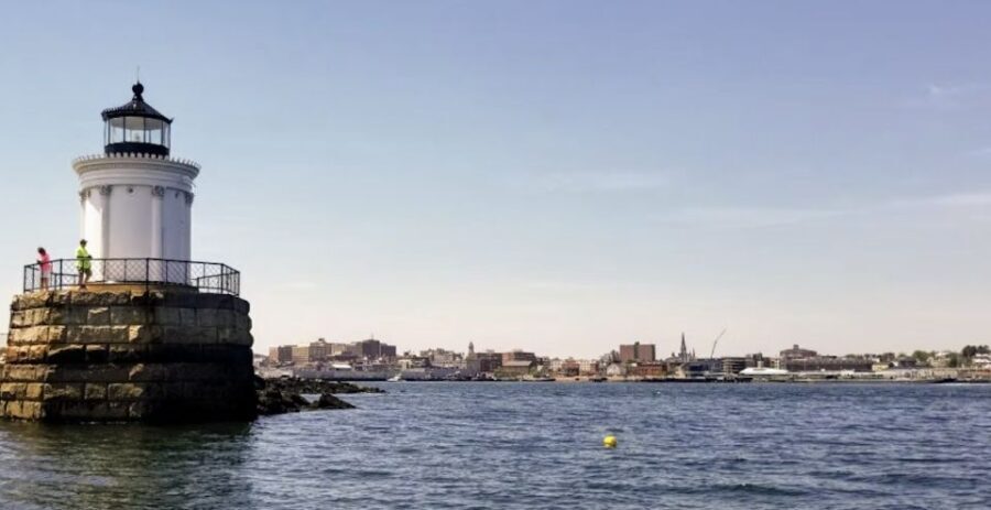 Portland: Maine Lighthouses Sightseeing Cruise with Drinks - Key Points