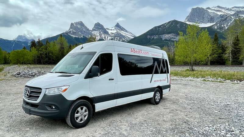Private Icefields Parkway Tour w/ Lake Louise & Moraine Lake - Iconic Lakes: Bow Lake and Peyto Lake