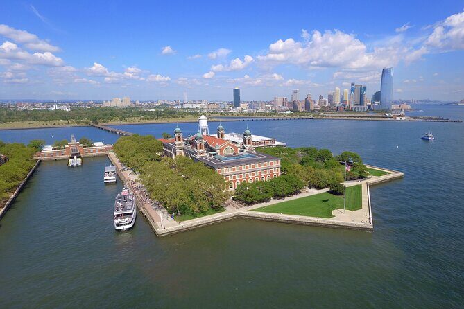 Private Tour Statue of Liberty and Ellis Island - The Statue of Liberty: Close-up and Context