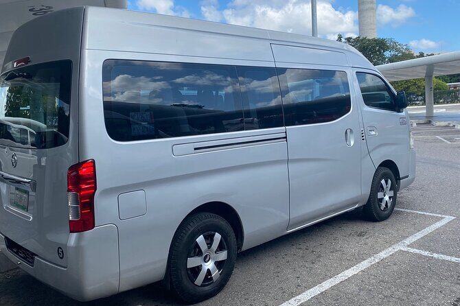 Private Transfer from Cancun Airport to Cancun Hotels - The Vehicles and Comfort