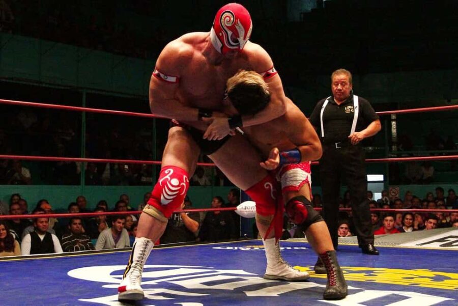 Puebla: Iconic Pro Wrestling Show with Dinner & Drink - The Value