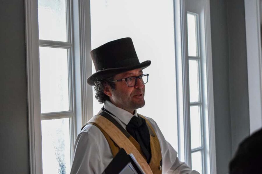 Quebec City : Guided Tour & Gin at the Quebec Garrison Club - The Heritage Building and What You’ll Discover