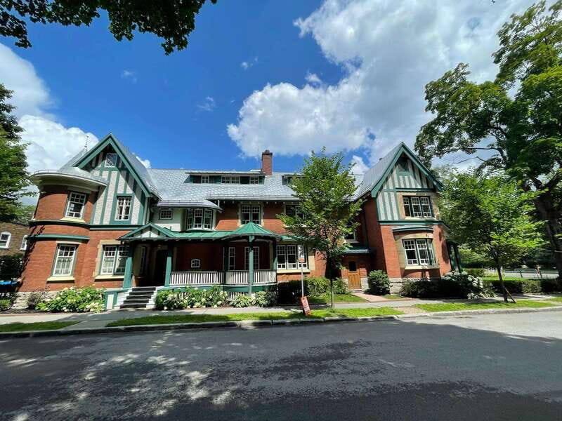 Quebec City: Montcalm & St-Jean Baptiste Walking Tour (2,5h) - Who Should Consider This Tour?