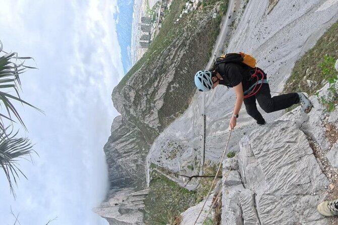 Rappels in Pico Licos with certified guides - Photos and Memories