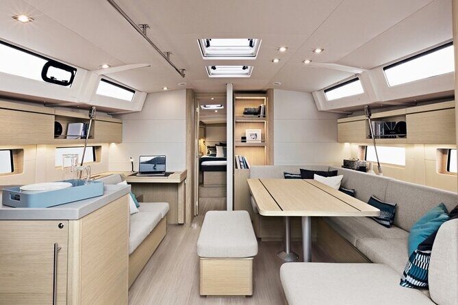 Sailing Charter around Vancouver Harbour Private Tour - A Closer Look at the Vancouver Sailing Experience