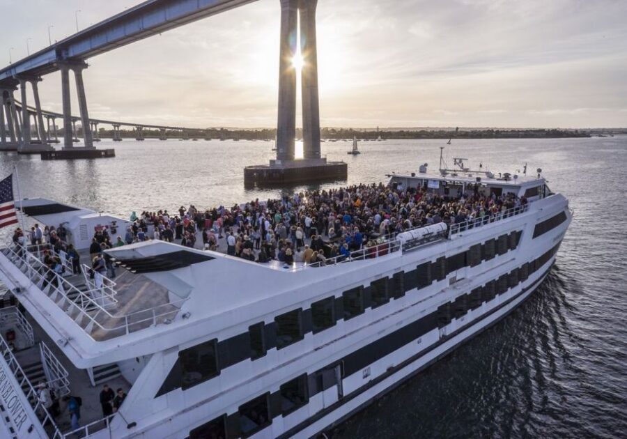San Diego: Christmas Day Buffet Brunch or Dinner Cruise - The Food: A Feast on the Water