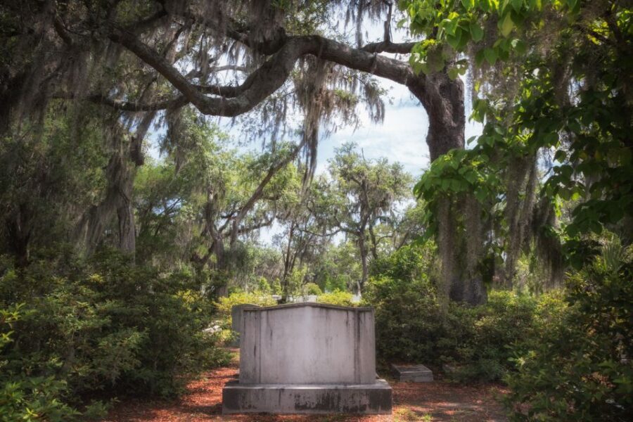 Self Guided Audio Ghost Tour in Savannah in 6 Languages - Who Should Consider This Tour?