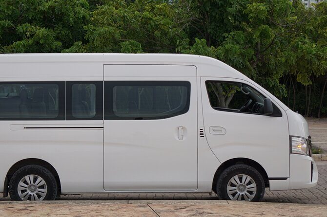 Shared Shuttle to Cancun Hotel Zone - What the Experience Looks Like