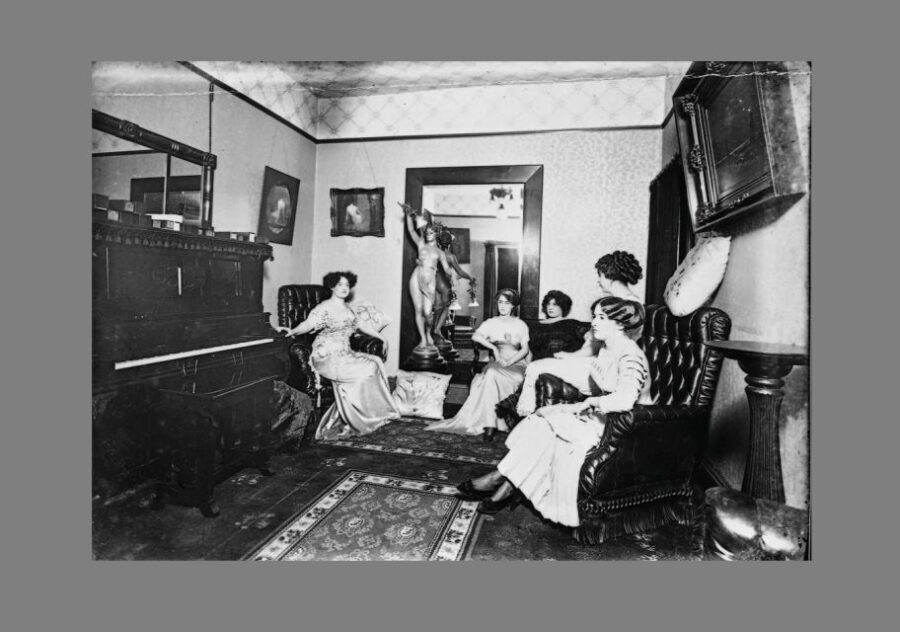 Six Women - A Historical Walking Tour - Detailed Breakdown of the Itinerary