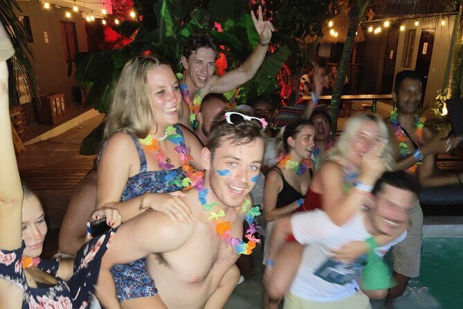Social PubCrawl Playa del Carmen - Rooftop Fun at Maui Hostel