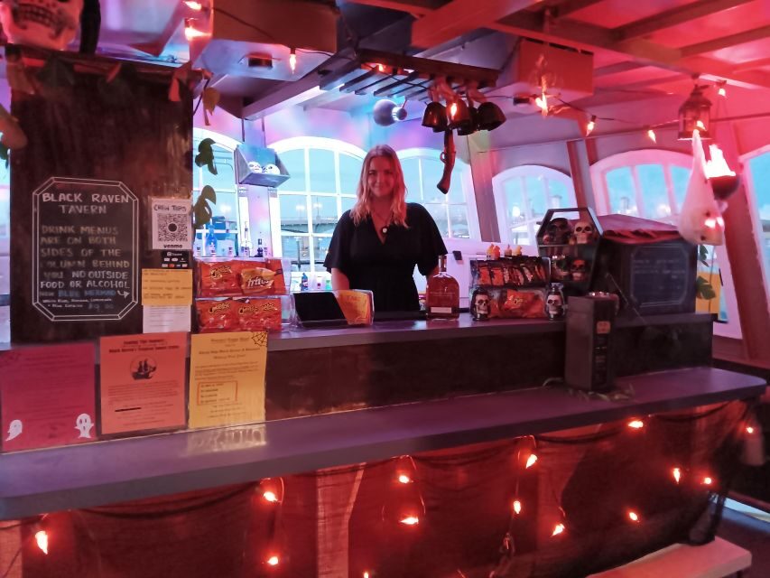 St. Augustine: The Black Raven Rum Runners Pirate Show (21+) - Drinks and the Onboard Bar