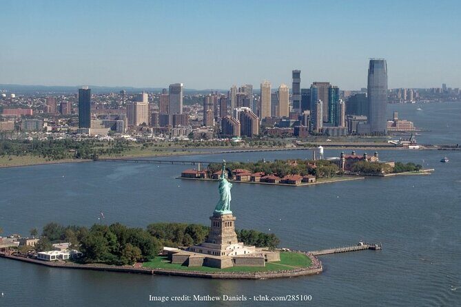 Statue of Liberty & Ellis Island: Private Half-Day Guided Tour - Analyzing the Cost and Overall Value
