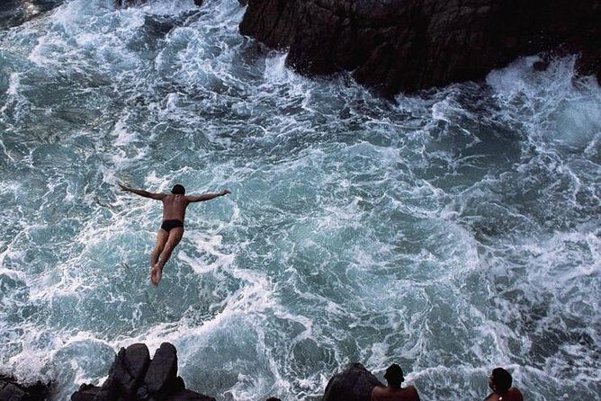 Sunset + High Cliff Divers La Quebrada at La Perla - Only Drinks - The Value Proposition: Why This Tour Works Well