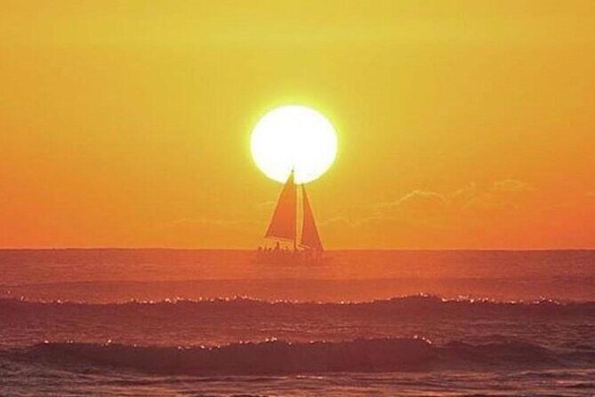 Sunset sail Aboard Manakai Catamaran - An In-Depth Look at the Experience