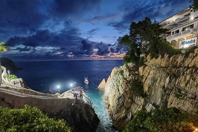 Super DeLuxe Bella Vista Dinner &1 Drink +2 Drinks at CliffDivers - Price and Value: Breaking It Down