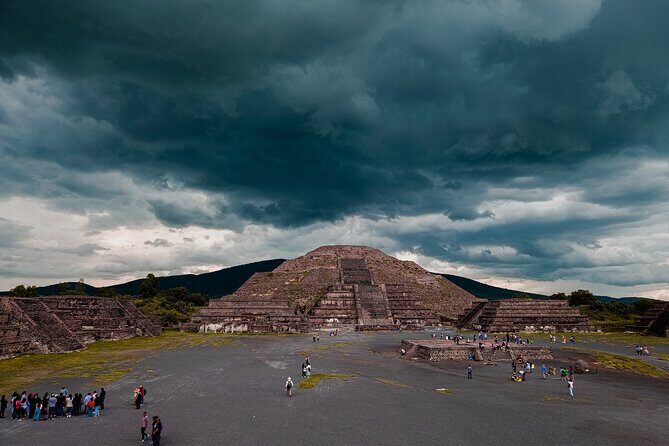 Teotihuacán Pyramids Tour, Guadalupe Sanctuary and 3 cultures - A Detailed Breakdown of the Tour