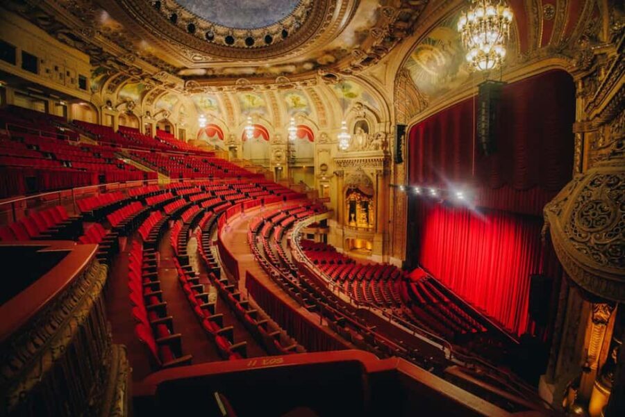 The Chicago Theatre Tour Experience - A Closer Look at the Tour