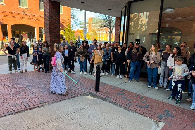 The Ghost Walk. Tortured Souls of Salem - The Guide and Group Experience