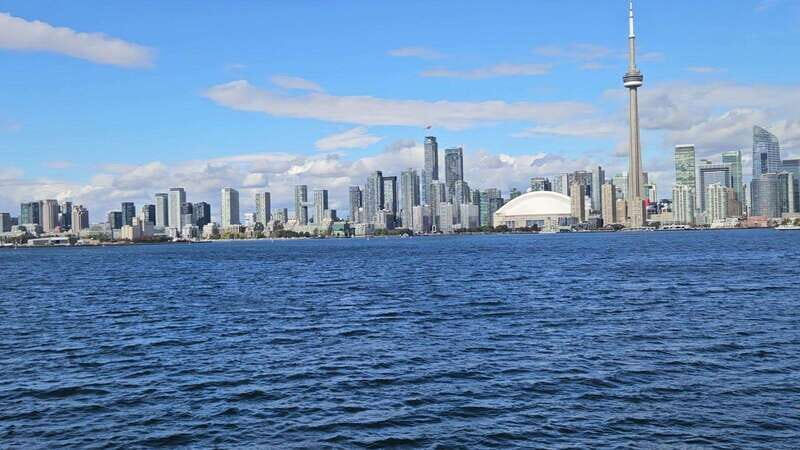 Toronto: Highlights Drive and Walking Tour - Exploring Toronto’s Highlights