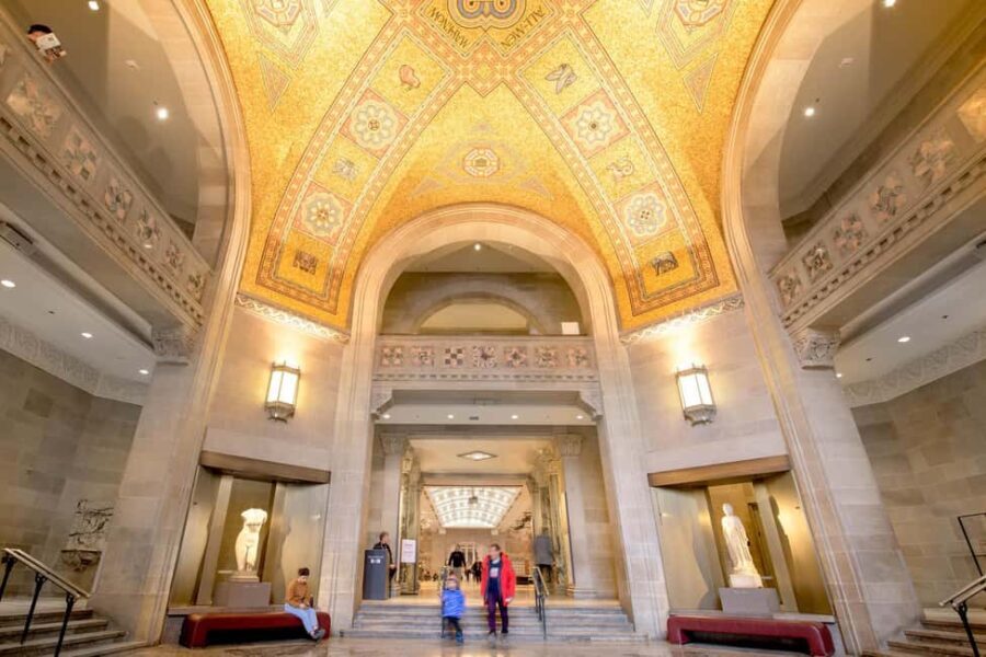 Toronto: Royal Ontario Museum Scavenger Hunt - An Inside Look at the Experience