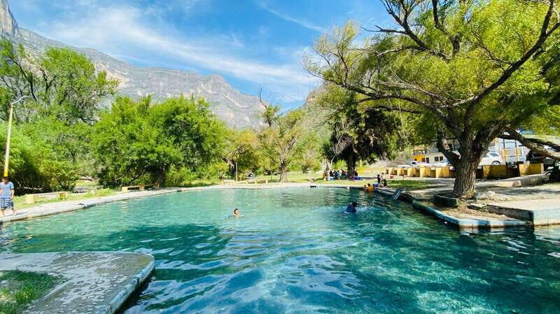 Tour "Grutas Bustamante" + Guía + Transfer + Tickets - Exploring the Underground: The "Grutas de Bustamante"