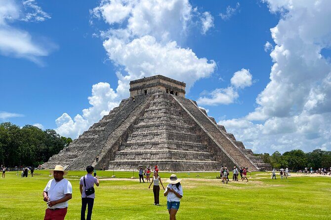 Tours Chichen Itza really cultural and archaeological - Strolling through Valladolid