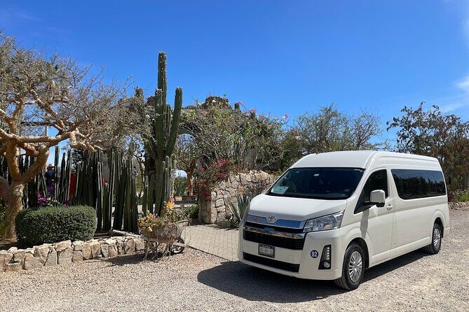 van private R/T from airport to your Hotel in los cabos - Real Travelers’ Experiences