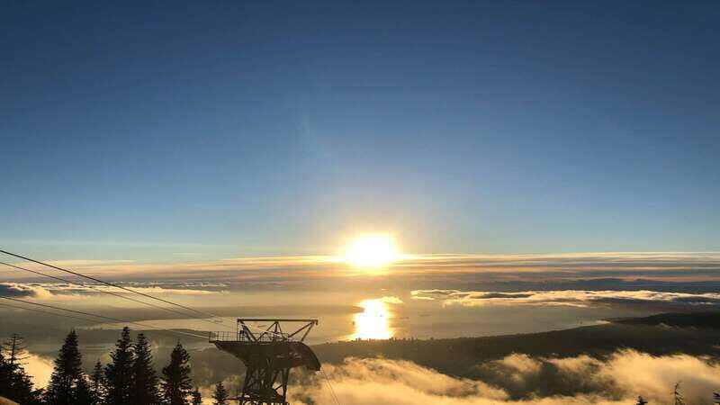 Vancouver: Attractions by Twilight Guided Tour with Dinner - Crossing the Capilano Suspension Bridge and Cliffwalk®